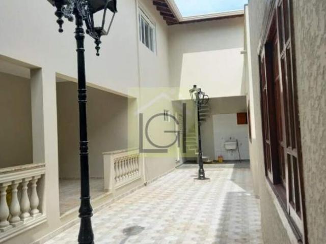 Magnífica mansão de 4 suítes no Jardim Regina, Indaiatuba SP: 04 quartos, 2 salas, 6 banheiros, 12 v