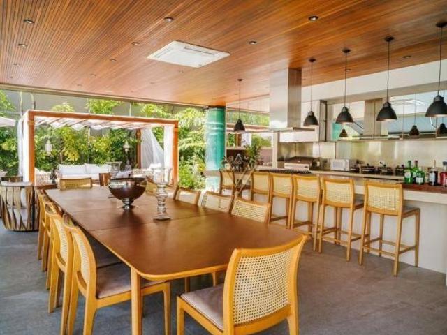 MAGNIFICA MANSÃO ! TOTALMENTE MOBILIADA E DECORADA!