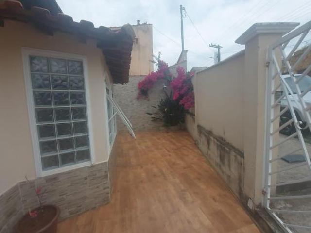 Magnífica residência à venda I 220m² úteis I Ampla Sala e 3 Dormitórios + Quintal