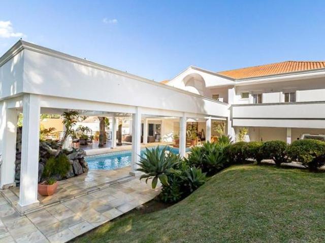 MAGNÍFICA RESIDENCIA COM 4 QUARTOS, 2 SUÍTES, 6 Bh. 10 VAGAS EM SANTA FELICIDADE