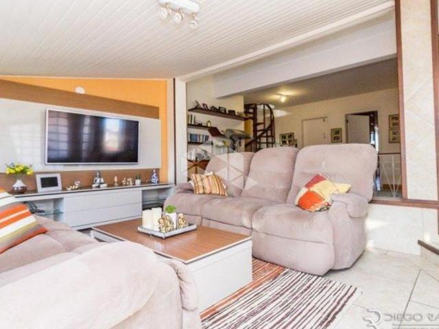 Magnífica residência com duas suítes, sauna, lareira, churrasqueira e piscina