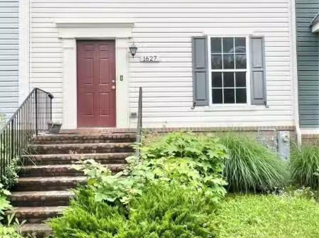 Magnificent, Recently Updated, beautiful and specious Townhou.