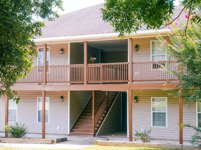 Magnolia Trace 2 Bedroom Apartment for Rent at 3414 W 7th St, Hattiesburg, MS 39401