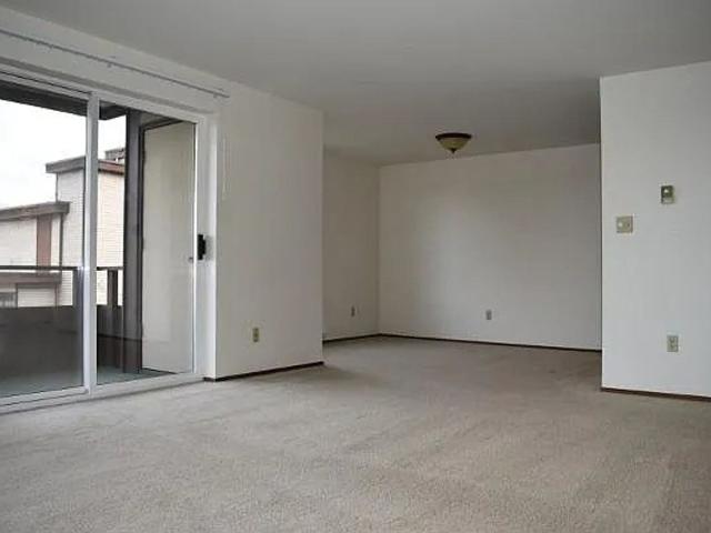 Magnolia Vista & Manor | Where Space Meets Neighborhood Charm | 1 Month Free! 2 Bedroom Apartment for Rent at 2710 W Manor Pl, Seattle, WA 98199 Lawton Park