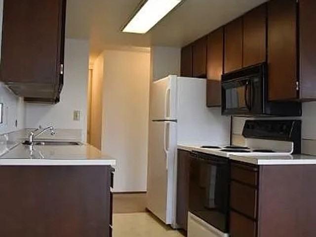 Magnolia Vista & Manor | Where Space Meets Neighborhood Charm | 1 Month Free! 2 Bedroom Apartment for Rent at 2710 W Manor Pl, Seattle, WA 98199 Lawton Park