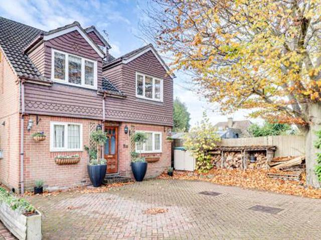 Magnolia Close, Park Street, 5 Bedroom Detached