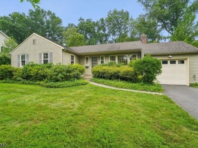 Magnolia Dr, New Providence, Home For Sale