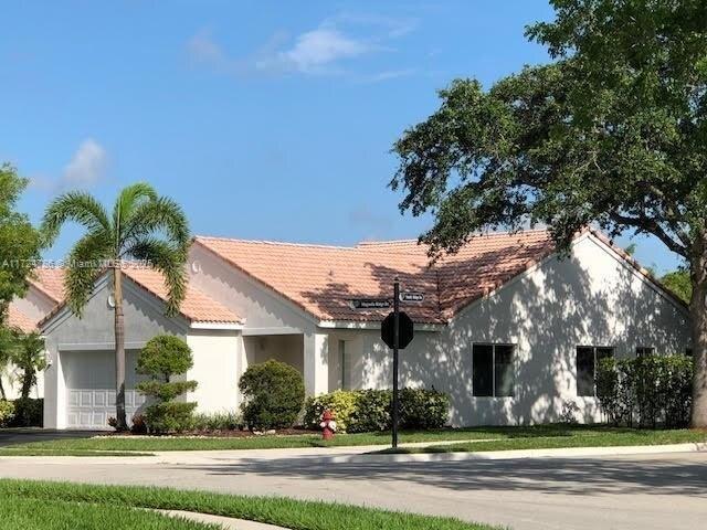 Magnolia Ridge Dr, Weston, Home For Sale