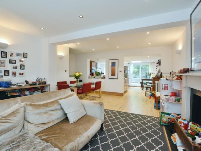 Magnolia Road, Grove Park, W4