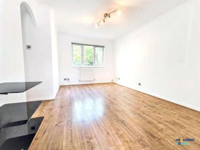 Magpie Close, Enfield, EN1