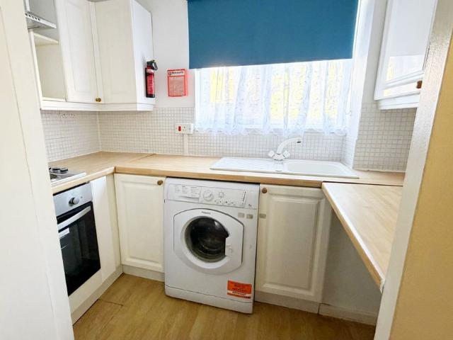 Magpie Close, Enfield EN1, Studio to rent, £1,350 pcm | PrimeLocation