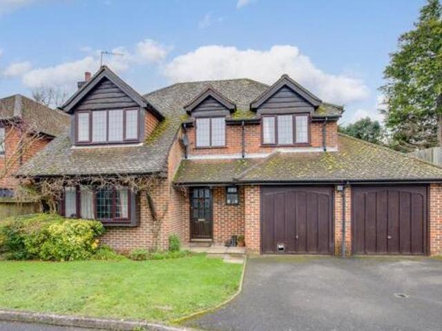 Magpie Close, Flackwell Heath, 4 Bedroom Detached