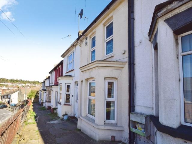 Magpie Hall Road, Chatham ME4, 3 bed terraced house to rent, £1,250 pcm | PrimeLocation