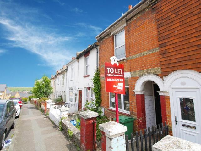 Magpie Hall Road, Chatham ME4, 3 bed terraced house to rent, £1,300 pcm | PrimeLocation