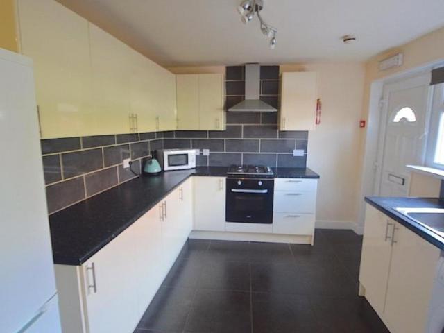 Maitland Park Road, Belsize Park. 4 bed property to rent £3,650 pcm £842 pw