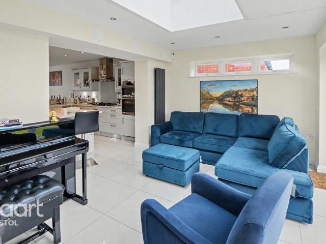 Maize Close, Bristol 6 bed detached house to rent £2,800 pcm £646 pw