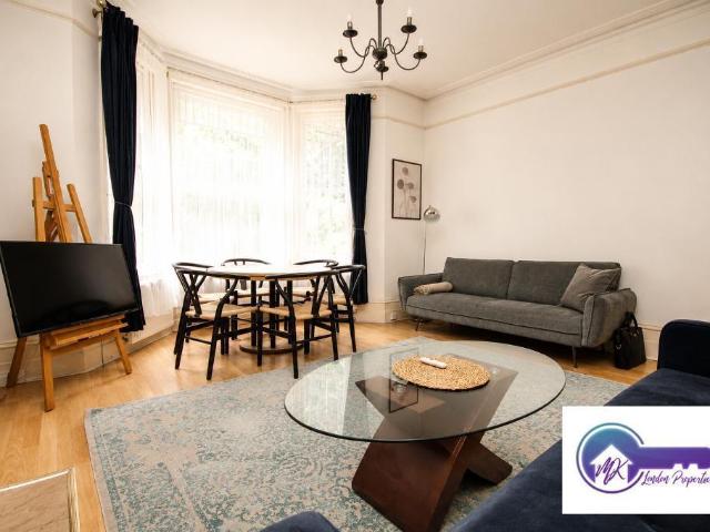 Maida Vale, London W9 3 bed flat to rent £4,000 pcm £923 pw