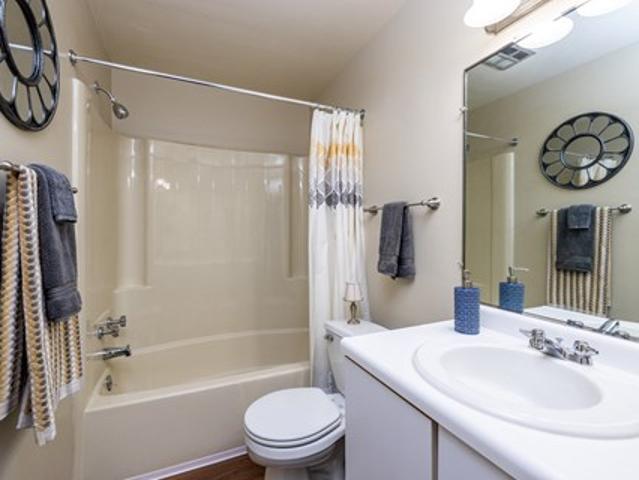 Maiden Bridge and Canongate Apartment Homes One Bedroom 745 sqft