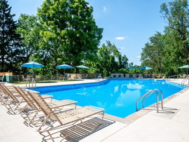 Maiden Bridge and Canongate Apartment Homes One Bedroom 770 sqft