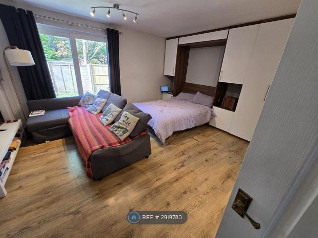 Maiden Place, Lower Earley, Reading RG6, Studio to rent, £1,100 pcm | PrimeLocation
