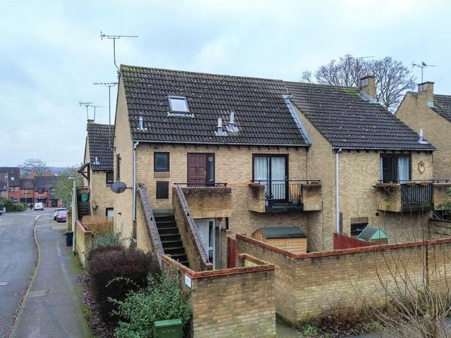 Maiden Place, Reading RG6 1 bed apartment to rent £1,000 pcm £231 pw
