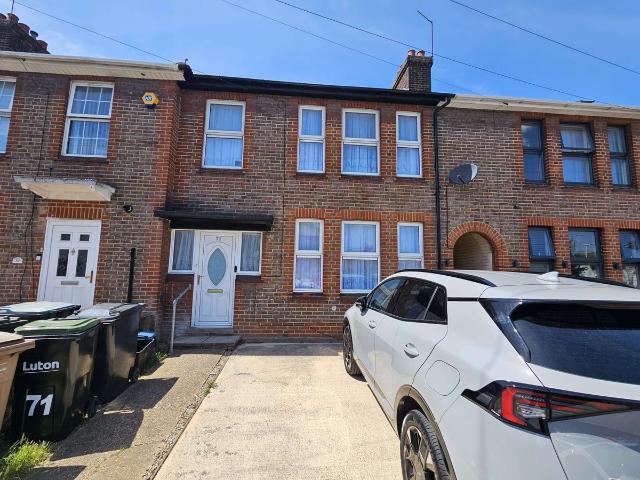 Maidenhall Road, Luton LU4, 3 bed semi detached house to rent, £1,550 pcm | PrimeLocation