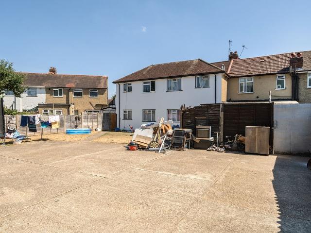 Maidenhall Road, Slough SL1, 1 bed flat to rent, £1,200 pcm | PrimeLocation
