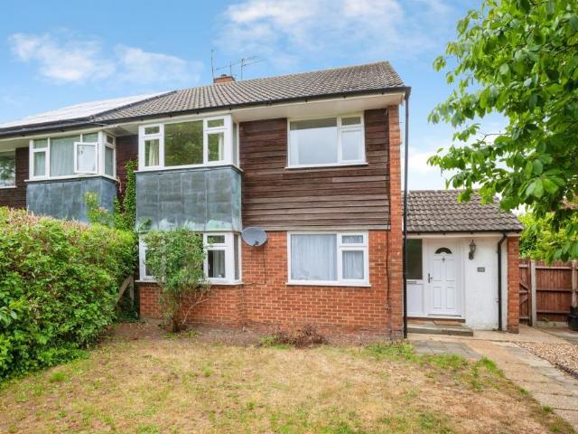 Maidenhead, Berkshire, SL6 2 bed maisonette to rent £1,600 pcm £369 pw
