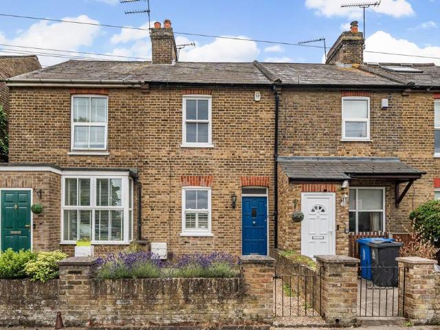 Maidenhead Road, Windsor, SL4 2 bed terraced house to rent £2,100 pcm £485 pw