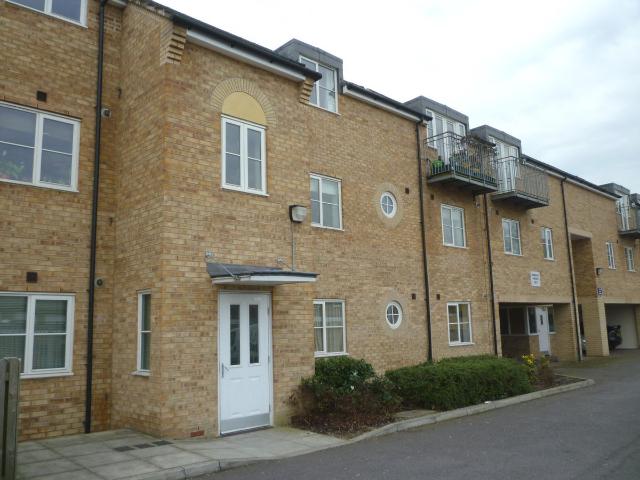 Maidensfield, Welwyn Garden City AL8, 2 bed flat to rent, £1,350 pcm | PrimeLocation