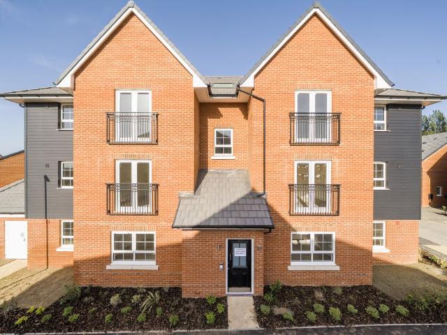 Maidstone ME20, 2 bed flat to rent, £1,400 pcm | PrimeLocation