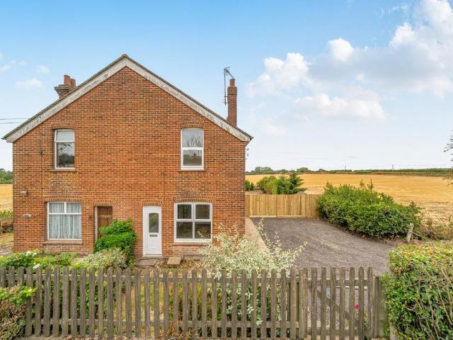 Maidstone Road, Charing, Ashford. 3 bed semi detached house to rent £1,375 pcm £317 pw