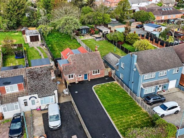 Maidstone Road, Gillingham ME8, 4 bed detached bungalow to rent, £2,000 pcm | PrimeLocation