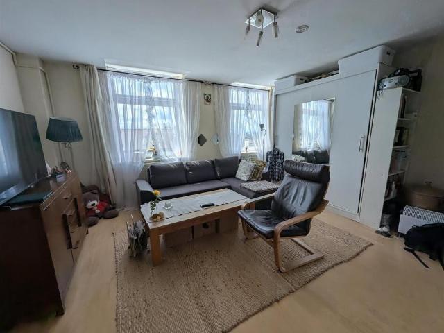Maidswood House, Cherrydown Avenue 2 bed house to rent £1,550 pcm £358 pw