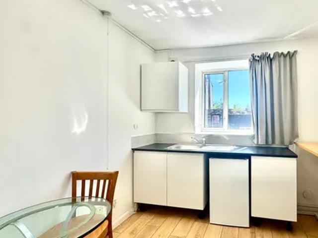 mailboxes etc, 308 Holloway Road, London, N7 6NP, United Kingdom | 1 bed apartment for rent #168120064 | Rentberry