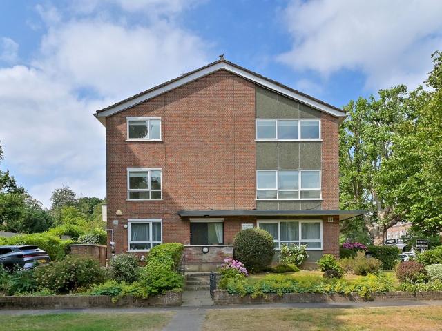 Main Avenue, Northwood, Hertfordshire HA6, 2 bed flat to rent, £2,700 pcm | PrimeLocation