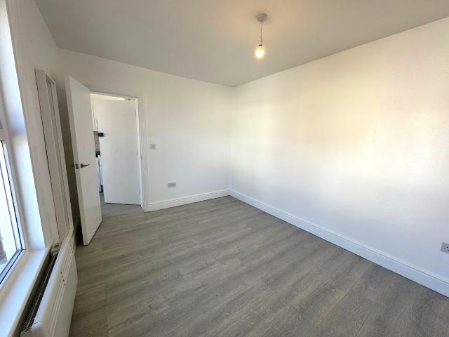 Main Road, Chelmsford CM1, 1 bed flat to rent, £1,000 pcm | PrimeLocation