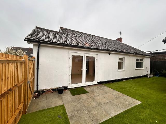 Main Road, Biggin Hill TN16, 2 bed detached bungalow to rent, £2,000 pcm | PrimeLocation