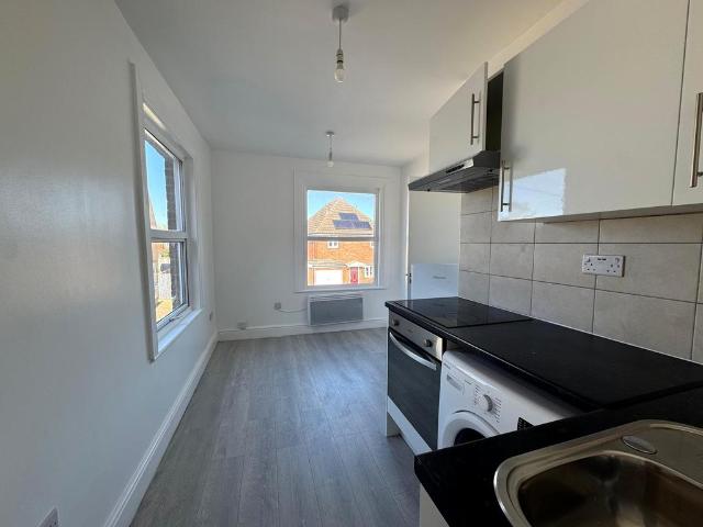 Main Road, Broomfield CM1 1 bed flat to rent £1,000 pcm £231 pw