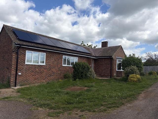 Main Road, Broughton OX15, 3 bed detached bungalow to rent, £1,495 pcm | PrimeLocation