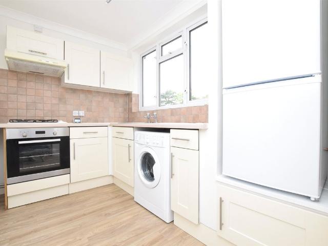 Main Road, Gidea Park, Romford RM2, 2 bed flat to rent, £1,600 pcm | PrimeLocation