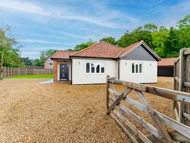 Main Road, Fleggburgh NR29, 4 bed detached bungalow to rent, £2,300 pcm | PrimeLocation