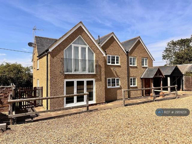 Main Road, Newport Pagnell, MK16 4 bed detached house to rent £2,300 pcm £531 pw