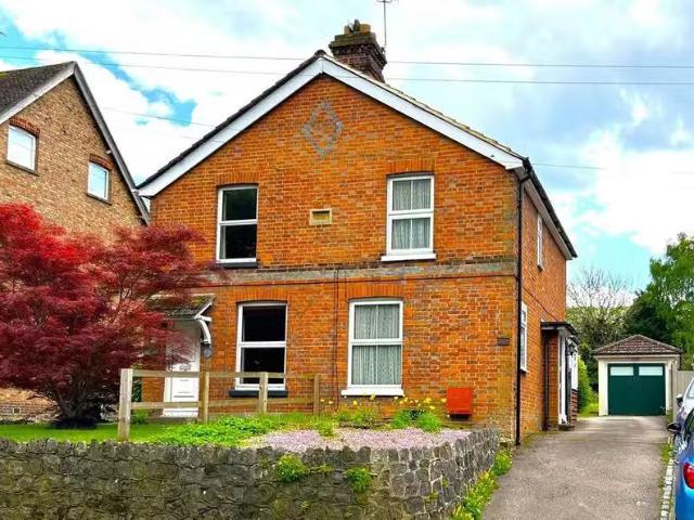 Main Road, Sundridge, Sevenoaks, TN14 2 bed semi detached hous.
