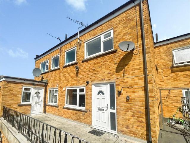 Main Road, Rochester ME3 2 bed flat to rent £1,050 pcm £242 pw