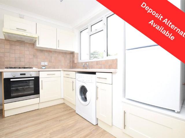 Main Road, Romford RM2 2 bed apartment to rent £1,600 pcm £369 pw