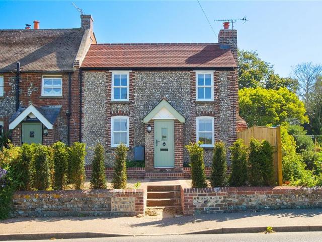 Main Road, Yapton, Arundel, West. 2 bed end of terrace house to rent £1,695 pcm £391 pw