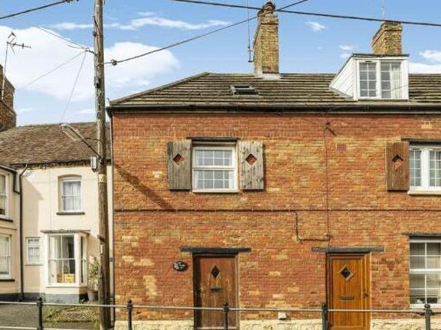 Main Street, Tingewick, 2 Bedroom Town