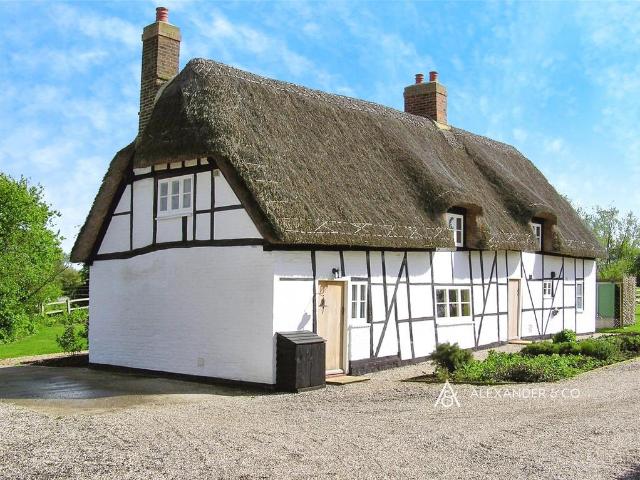 Main Street, Aylesbury HP18 5 bed detached house to rent £3,000 pcm £692 pw