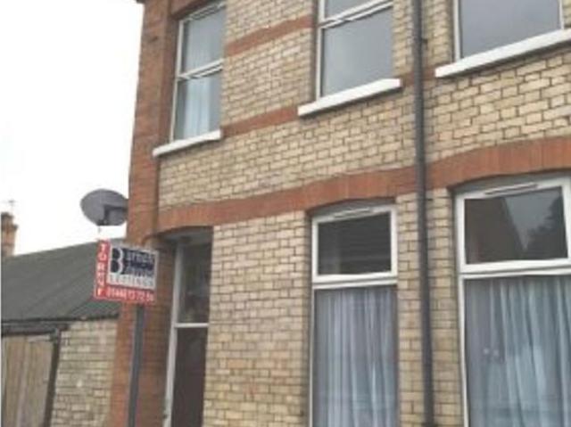 Main Street, Barry CF63, 2 bed flat to rent, £800 pcm | PrimeLocation